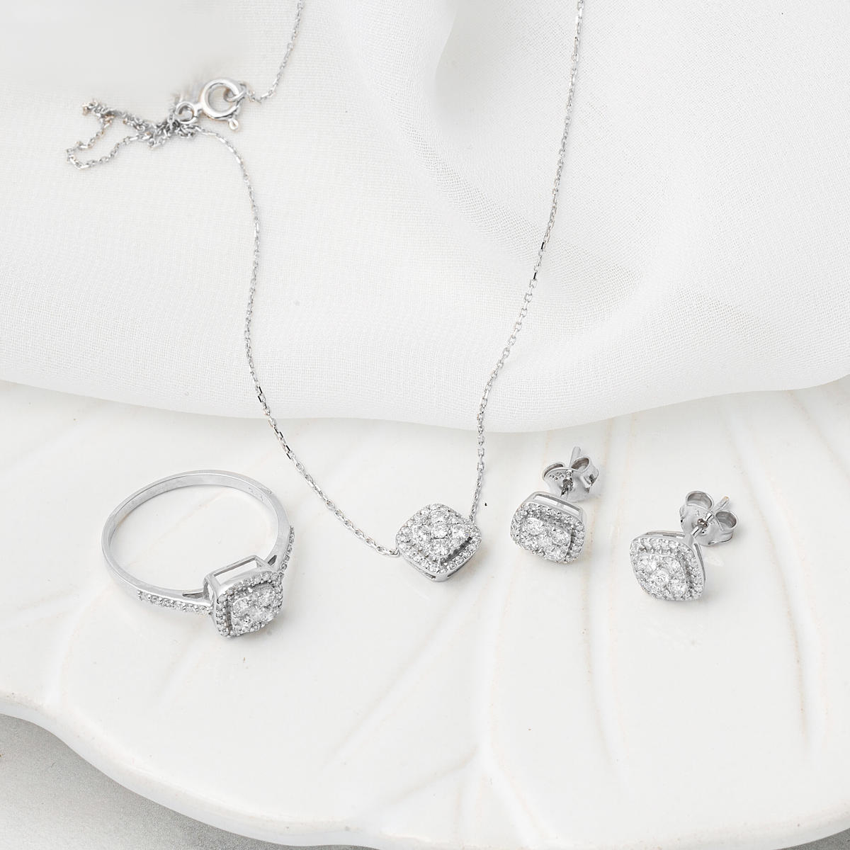 Işıltılı mücevherlerin zerafeti - Zer Jewelry- Zer Pırlanta - Altın ...